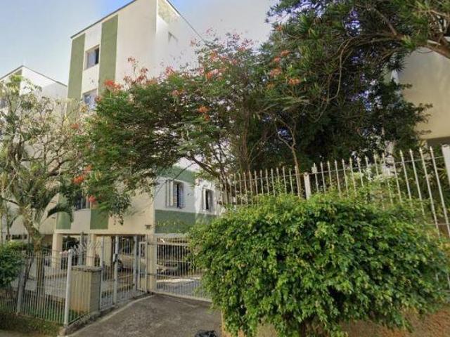 Apartamento reformado em conjunto residencial em Pinheiros