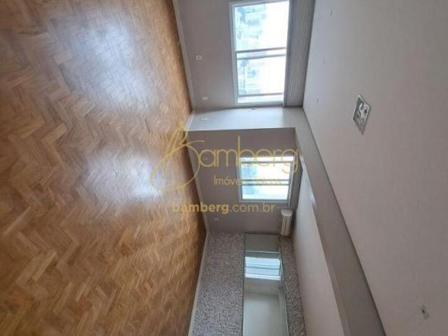 Apartamento reformado em andar alto