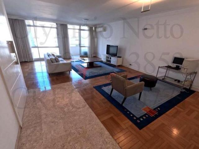 Apartamento reformado em Andar Alto