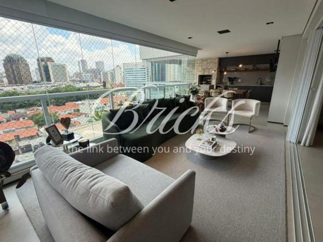 APARTAMENTO REFORMADO EM ANDAR ALTO COM 250M2 3 SUÍTES E 4 VAGAS RSVP