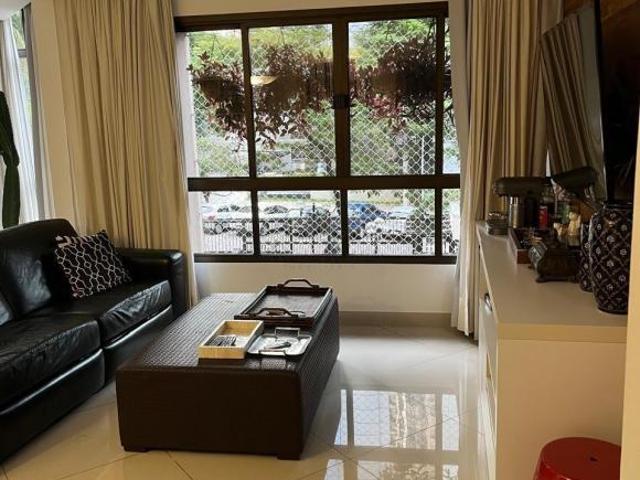 Apartamento reformado em Alphaville com 4 quartos e 2 vagas