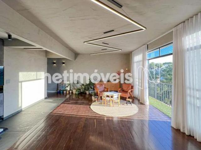 Apartamento reformado em ótima localização no Cruzeiro!