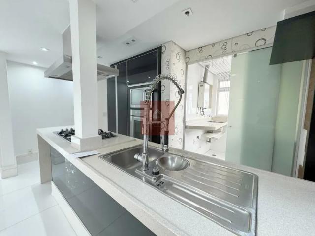 Apartamento reformado em Moema Pássaros