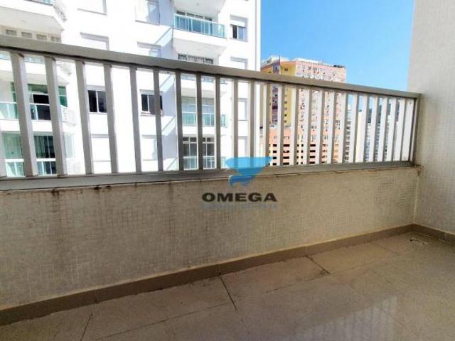 Apartamento reformado em porcelanato perto da Praia das Pitangueiras com 2 dormitórios à venda Gua