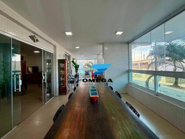 Apartamento reformado frente mar à venda na praia das Pitangueiras no Guarujá I Omega Imoveis