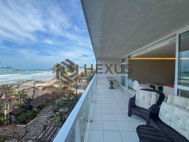 Apartamento reformado frente mar com varanda vista mar e lazer na Praia das Pita