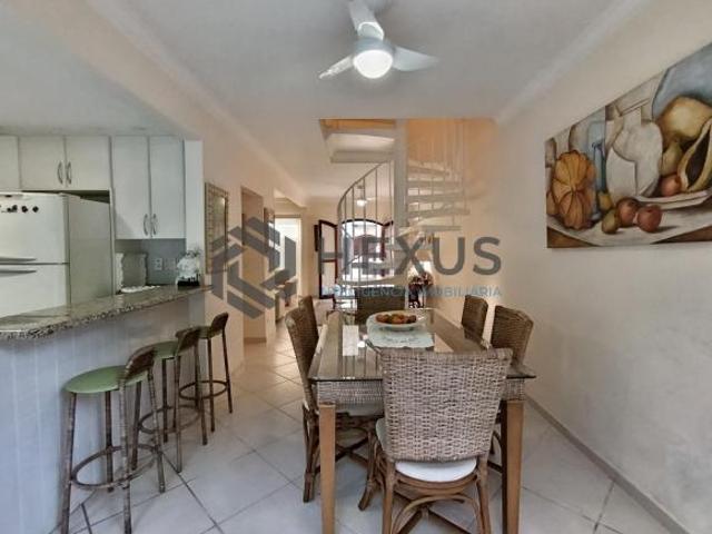 Apartamento reformado frente mar com varanda e lazer na região do Tortugas na En