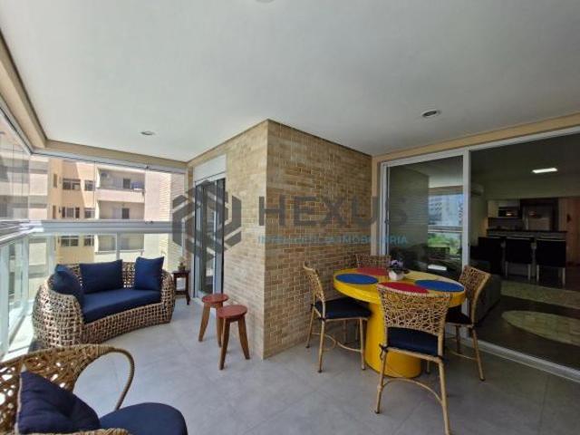 Apartamento reformado frente mar com varanda gourmet e lazer em prédio novo na P