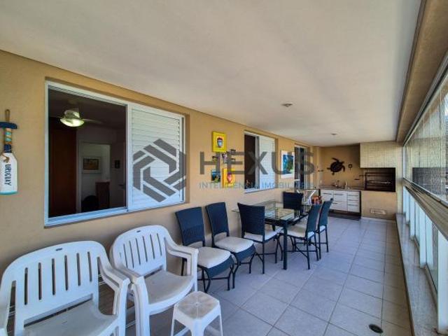 Apartamento reformado frente mar com varanda gourmet e lazer em prédio novo na P