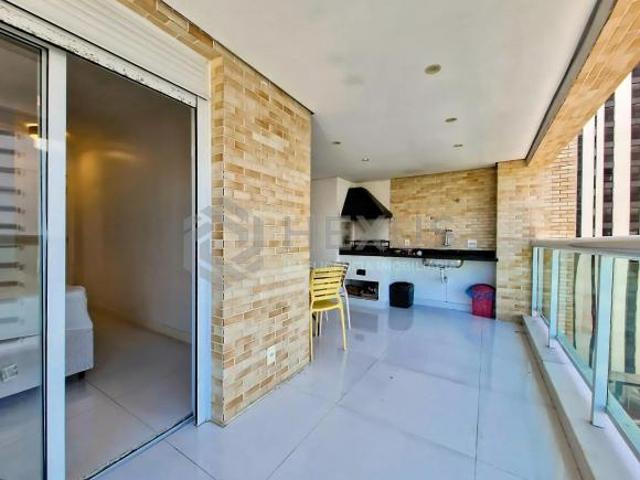 Apartamento reformado frente mar com varanda gourmet e lazer em prédio novo na Praia das Asturias, G