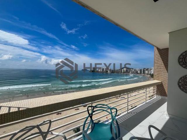Apartamento reformado frente mar com varanda na Praia das Pitangueiras, Guaruja