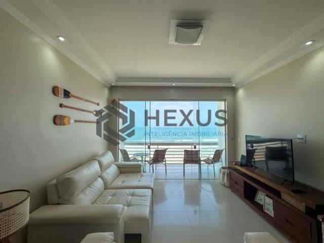 Apartamento Reformado Frente mar com Varanda na Praia das Pitangueiras, Guarujá