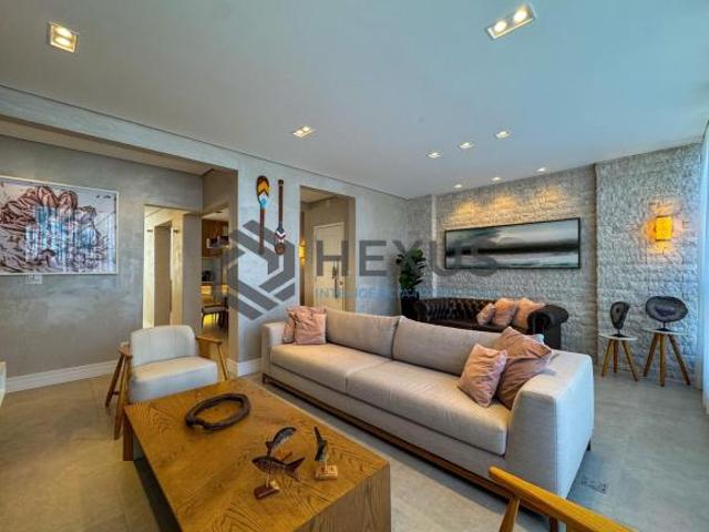 Apartamento reformado frente mar com vista mar na Praia das Pitangueiras, Guaruj