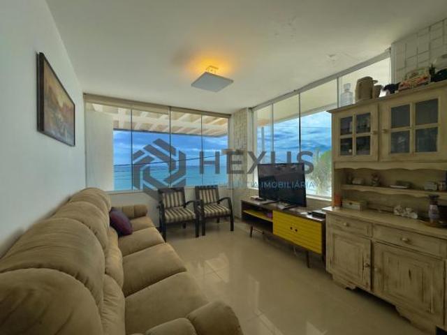 Apartamento reformado frente mar na Praia das Pitangueiras, Guaruja
