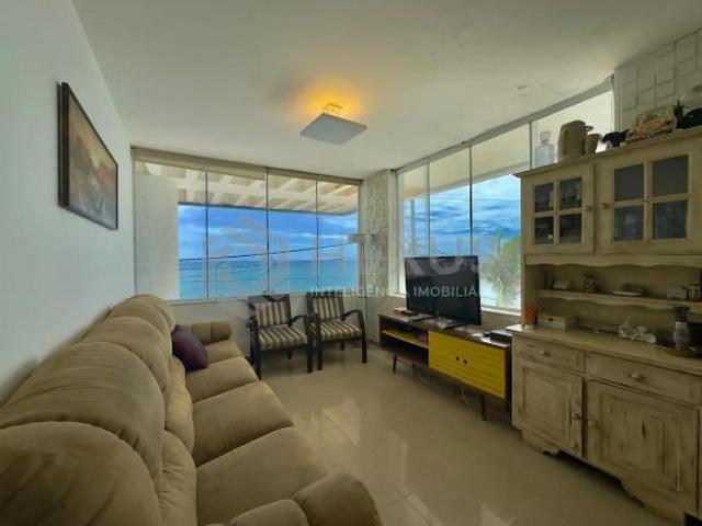 Apartamento reformado frente mar na Praia das Pitangueiras, Guaruja