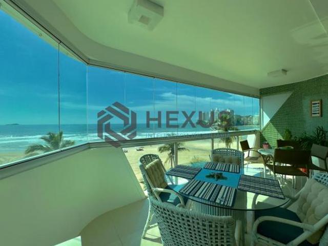 Apartamento reformado frente ao mar com varanda e lazer na Praia das Asturias, G