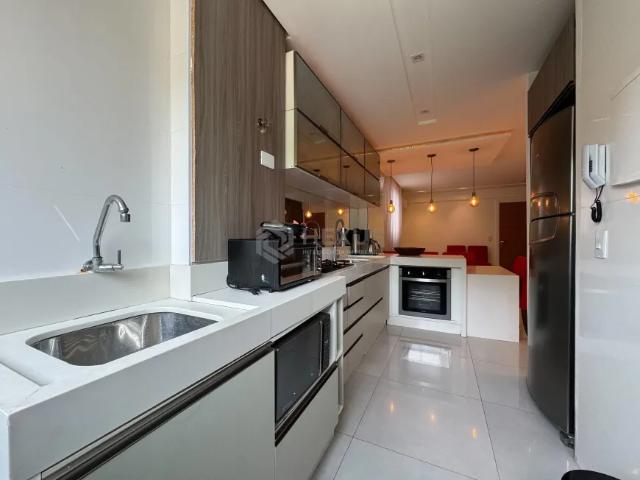 Apartamento reformado, mobiliado, despesas baixas, duas quadras da Praia das Pitangueiras, Guaruja