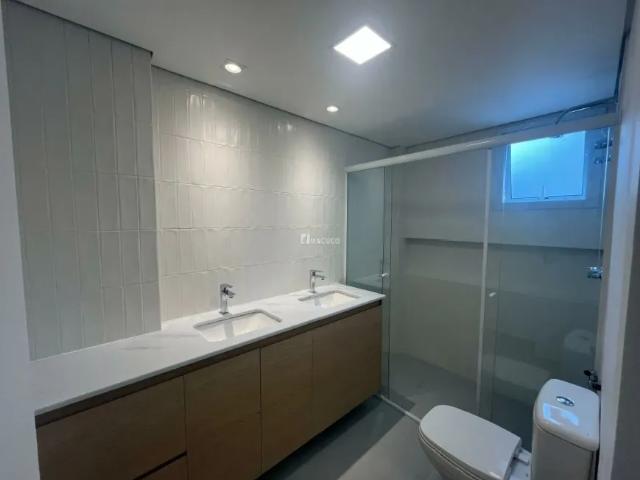 Apartamento Reformado Moema, 2 dormitórios e 1 vaga, fora de rota de aviões, ao lado do metrô!