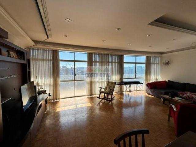 Apartamento reformado no COPAN, 170 m², vista livre e 1 vaga 15º andar