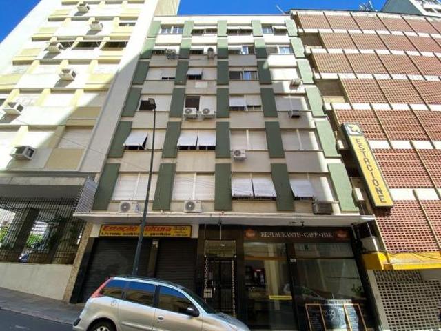 APARTAMENTO REFORMADO NO CORAÇÃO DO CENTRO