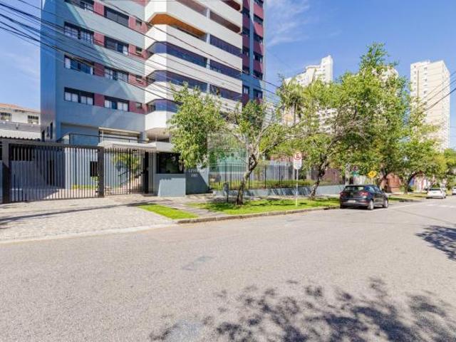 Apartamento reformado no Centro de Curitiba — 187 m² | 3 suítes | 2 vagas