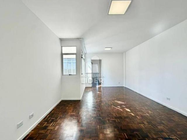 APARTAMENTO REFORMADO NO CENTRO DE CURITIBA