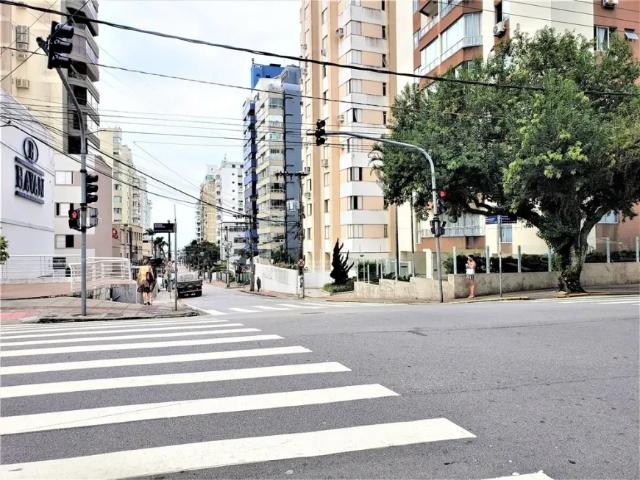 Apartamento reformado no Centro de Florianópolis
