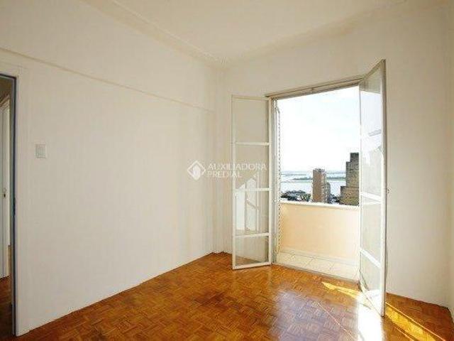Apartamento Reformado no Centro Histórico. 3 dormitórios, 73m2, em excelente localização