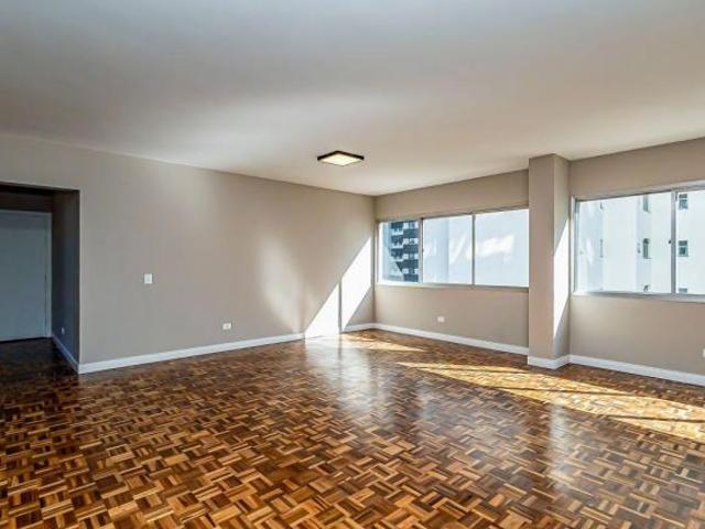 Apartamento Reformado no Batel | 149 m², 3 Quartos 1 Suíte e Ventilação Cruzada