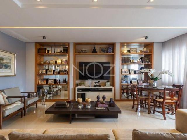 APARTAMENTO REFORMADO NO BATEL