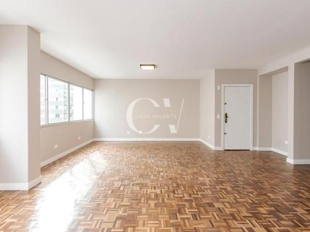 APARTAMENTO REFORMADO NO BATEL COM 150m² PRIVATIVOS, 3 QUARTOS E 2 VAGAS