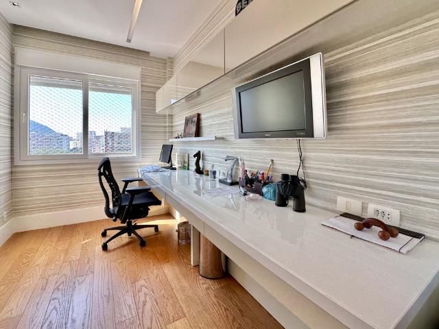 Apartamento Reformado no Humaitá com Vista Cristo