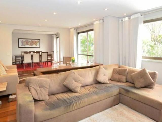 Apartamento Reformado no Itaim Bibi: 4 Dormitórios, 2 Suítes, Piscina e Segurança 24h R$ 2.600.000