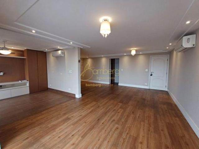 Apartamento reformado no Jardim Prudência.Com duas suítes e duas vagas