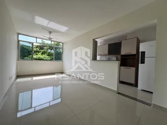 Apartamento reformado no Largo do Pechincha com 2 quartos