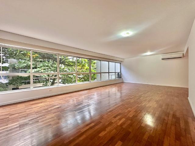 Apartamento reformado no Leblon