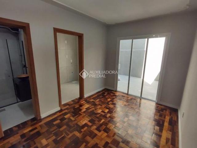 Apartamento reformado no Menino Deus