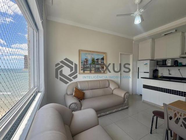 Apartamento reformado na beira mar da Praia das Pitangueiras, Guaruja
