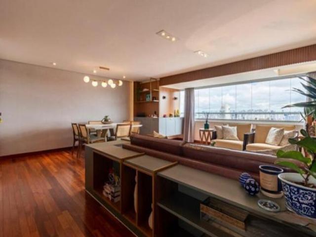 Apartamento Reformado na Mooca 132 m² de Conforto e Estilo