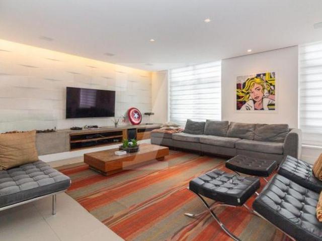 Apartamento reformado na parte plana do Jardim Paulista