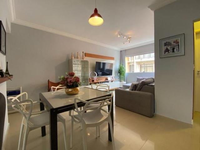 Apartamento reformado na praia da Enseada