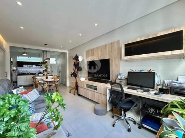 Apartamento reformado na quadra da praia do Boqueirão