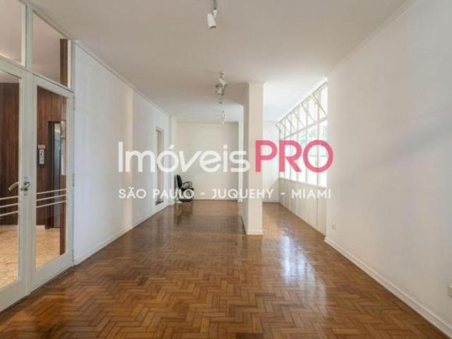 Apartamento reformado na Rua Itacema com design contemporâneo e acabamentos de alto padrão