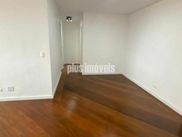 Apartamento reformado na Rua Sócrates com vista para a piscina
