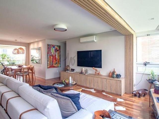 Apartamento reformado, sacada gourmet, 3 suites, 4 vagas e lazer completo na Vila Clementino