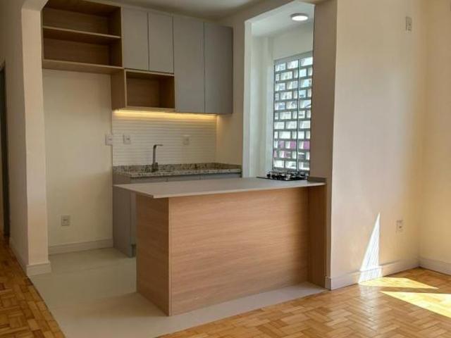 Apartamento Reformado por Arquiteta | 2 Dormitórios | 59,84m² | Cidade Baixa