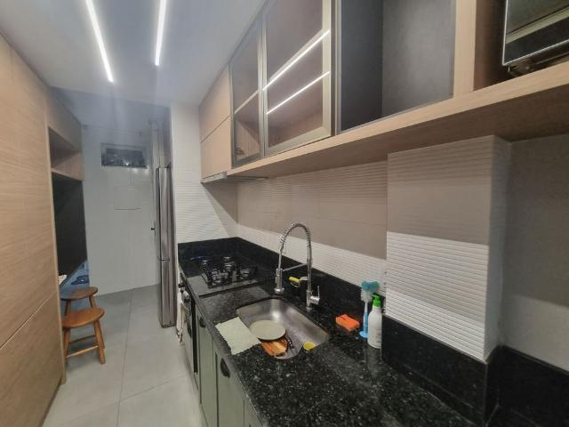 Apartamento reformado para locação na quadra da praia de Copacabana