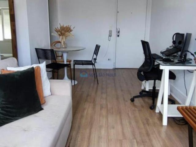 Apartamento reformado, Parque da Aclimação, escolas, supermercados, bancos.