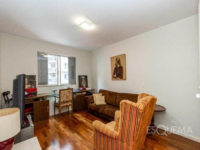 Apartamento reformado próximo ao Parque do Povo