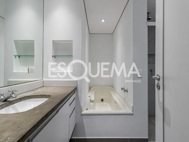 Apartamento reformado próximo ao Parque do Povo